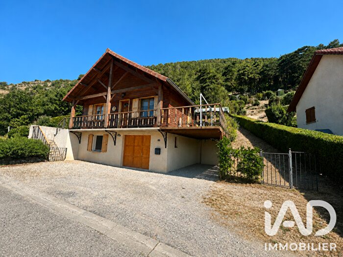 Mayres-Savel - Maison 4 pièces à vendre
