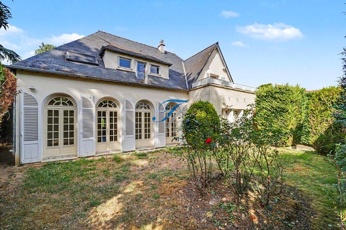 Mairie, Garches : Maison 6 pièces à louer