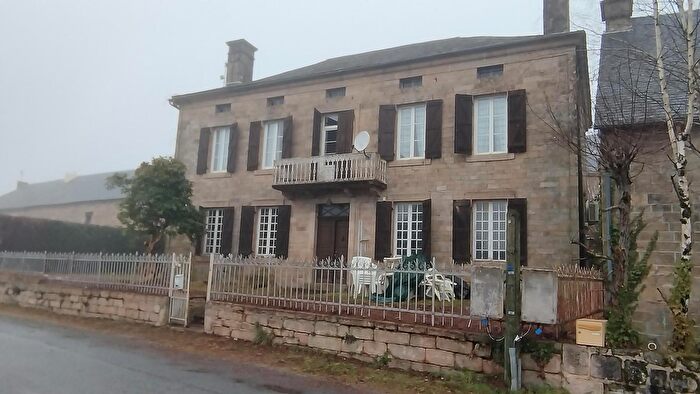 Maison à vendre - Pérols-sur-Vézère - 6 pièces - 5 chambres