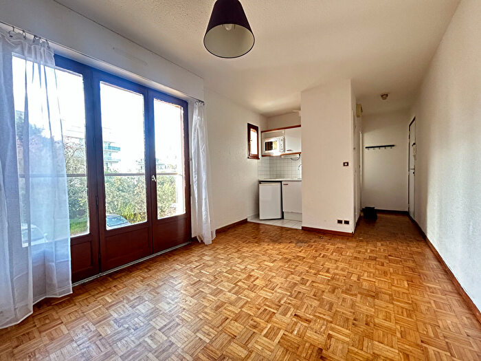 Appartement à louer - Quartiers Ouest, Arsenal, Redon - 1 pièce