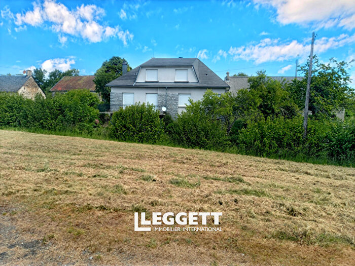 Maison à vendre - Saint-Julien-près-Bort - 14 pièces - 7 chambres