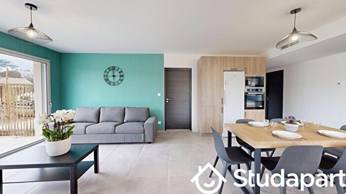 Appartement à louer - Centre Ville, Mérignac - 1 pièce - 4 chambres