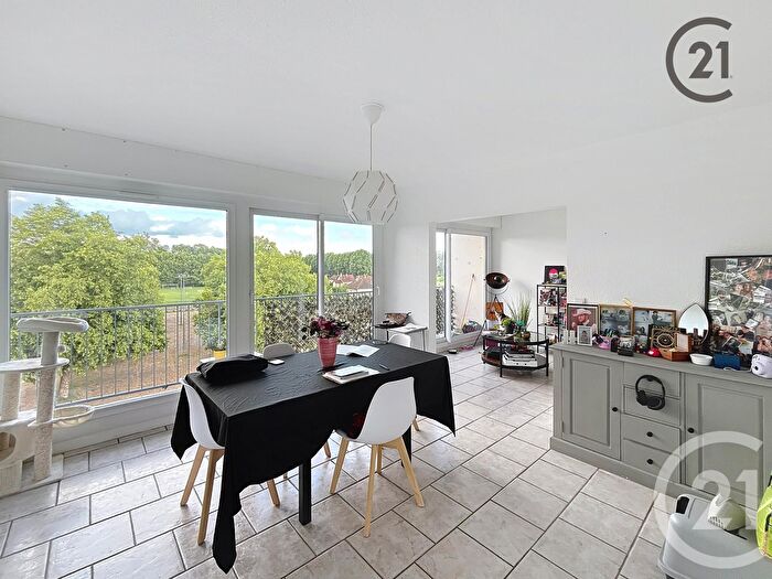 Appartement à vendre - Joigny - 5 pièces - 2 chambres