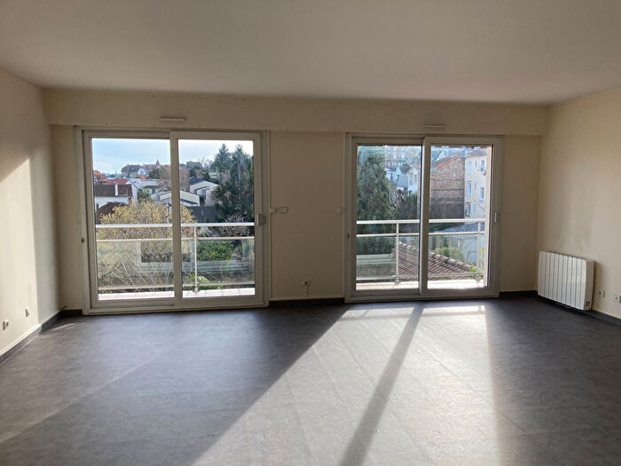 Suresnes, République : Appartement 4 pièces à louer