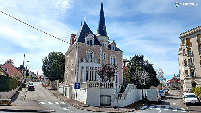 Maison à vendre - Néris-les-Bains - 9 pièces - 5 chambres
