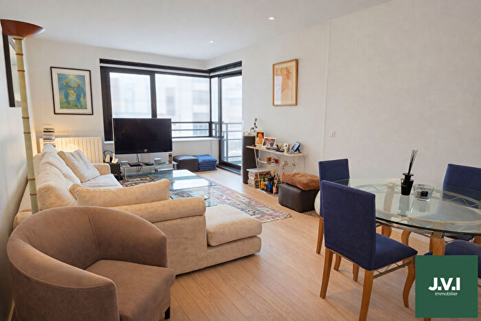 Appartement à vendre - Enghien-les-Bains - 3 pièces - 2 chambres