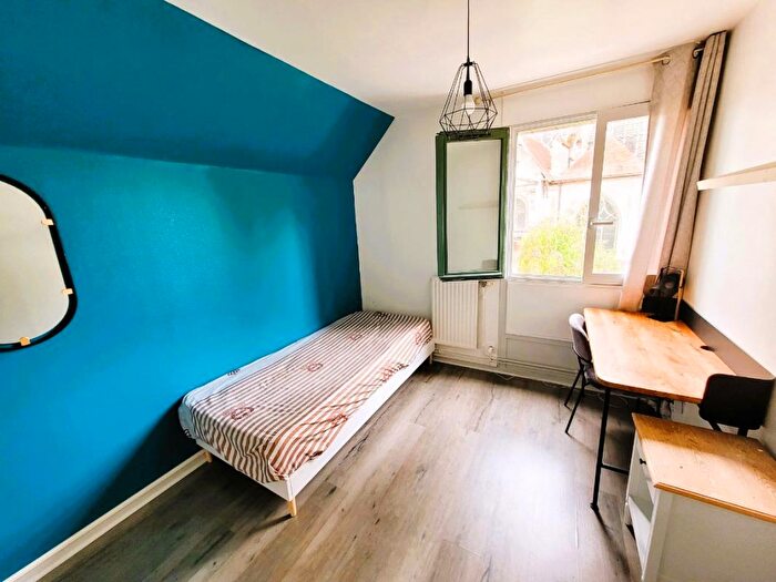 Appartement à louer - Troyes, Cathédrale - 1 pièce - 5 chambres