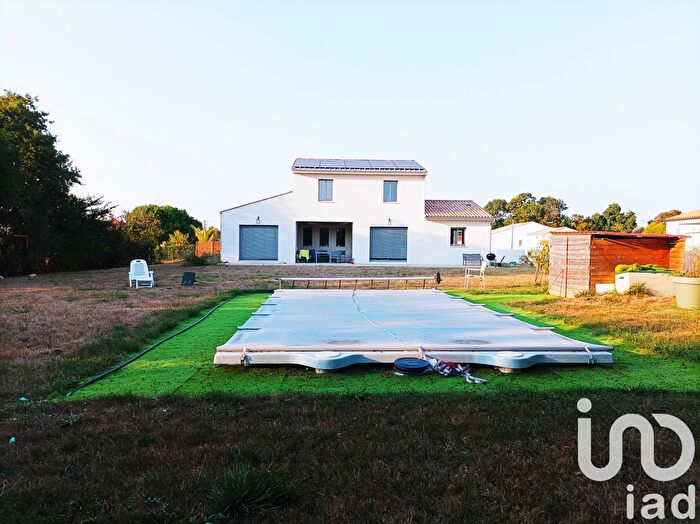 Maison à vendre - Corme-Royal - 10 pièces - 5 chambres