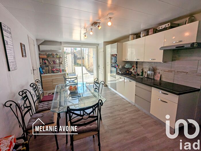 Maison à vendre - Ciré-dAunis - 8 pièces - 5 chambres