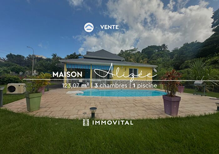 Saint-Claude : Maison 4 pièces à vendre