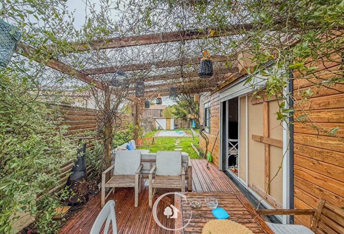 Maison à vendre - Salleb uf, Salleboeuf - 4 pièces - 3 chambres