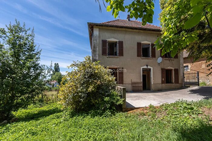 Maison 5 pièces à Saint-Sorlin-de-Morestel, à vendre