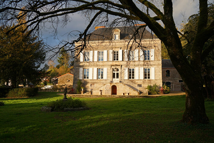 Pouzauges : Maison 10 pièces à vendre