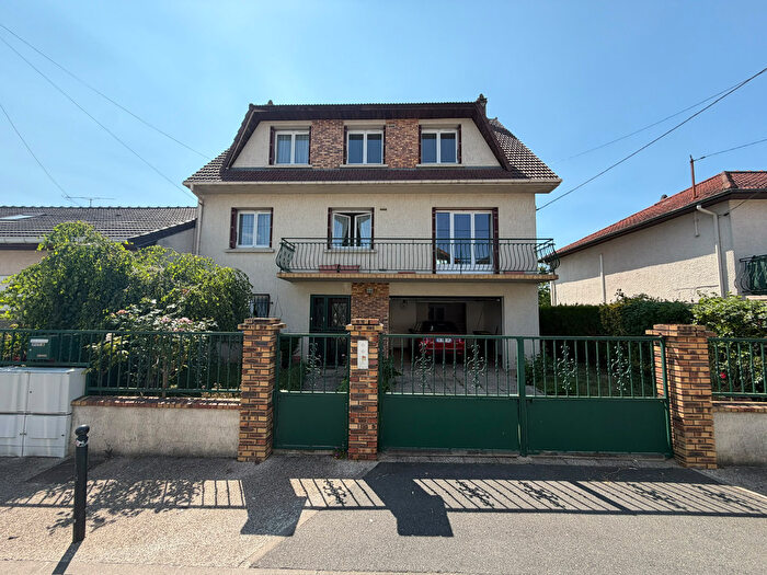 Athis-Mons, Plateau, Pyramide : Maison 8 pièces à vendre