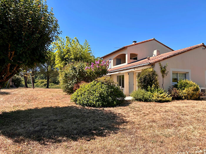 Maison 8 pièces à Saint-Benoît, à vendre