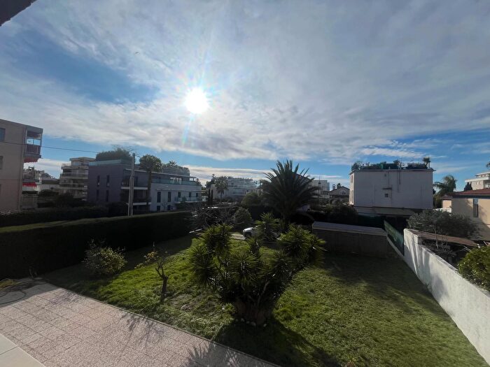 Antibes, Antibes-les-Pins, Trianon, Le Fournel, Peyregoue : Maison 4 pièces à louer