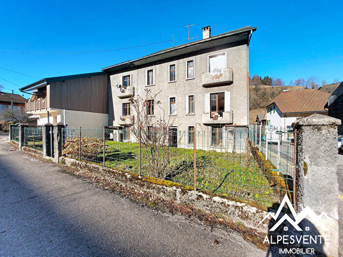 Maison 13 pièces à Lullin, à vendre