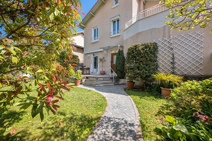 Maison à vendre - Lyon e , Monchat - 7 pièces - 6 chambres