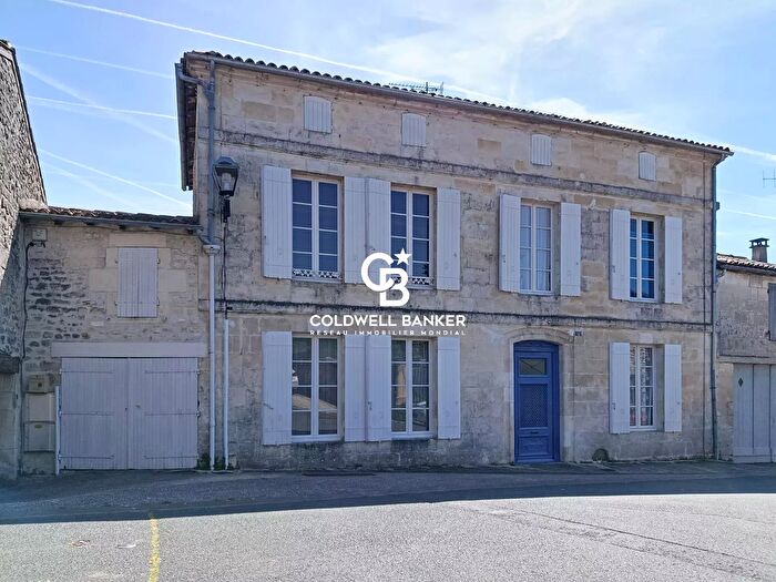 Maison 11 pièces à Pons, à vendre