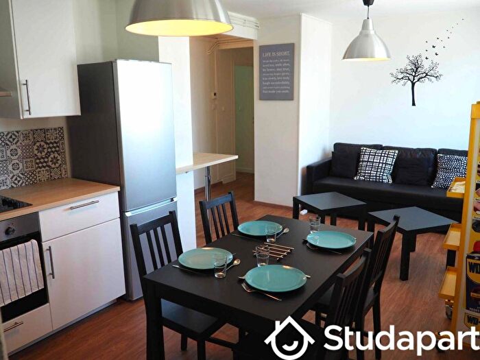 Appartement à louer - Allies-Clos dOr, Grenoble - 1 pièce - 3 chambres