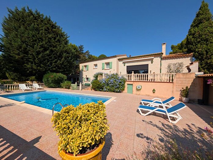 Maison 10 pièces à Pézenas, à vendre