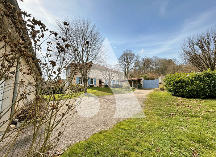 Maison à vendre - Neufchâteau - 8 pièces - 3 chambres