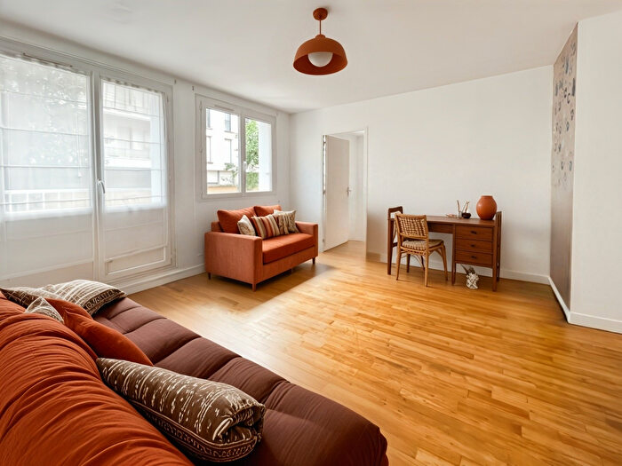 Appartement à louer - Quartiers Centre, Saint-Hélier, Gare - 4 pièces - 3 chambres