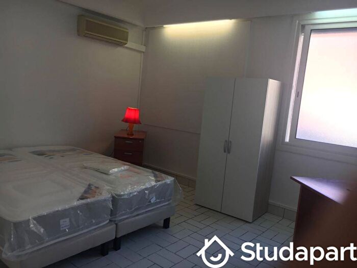 Appartement à louer - Préfecture, Marseille ème arrondissement - 1 pièce - 3 chambres