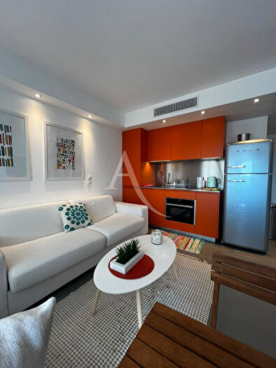 Appartement 2 pièces à vendre à Cannes, Californie Pezou
