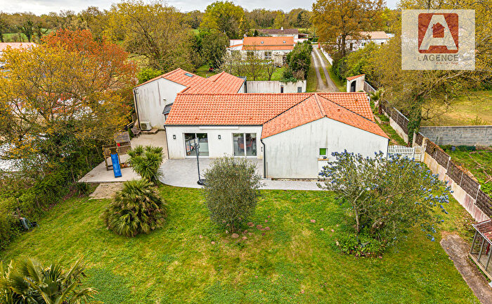 Maison à vendre - Saint-Maixent-sur-Vie - 6 pièces - 5 chambres