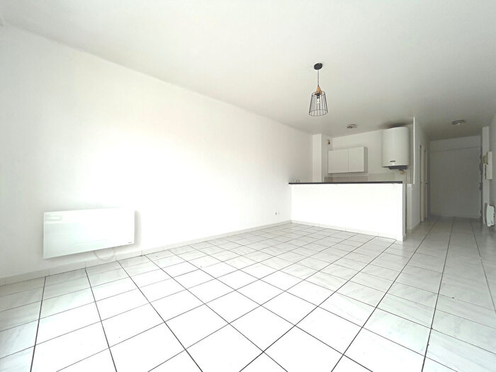 Appartement 1 pièce à Vert-le-Grand, à louer