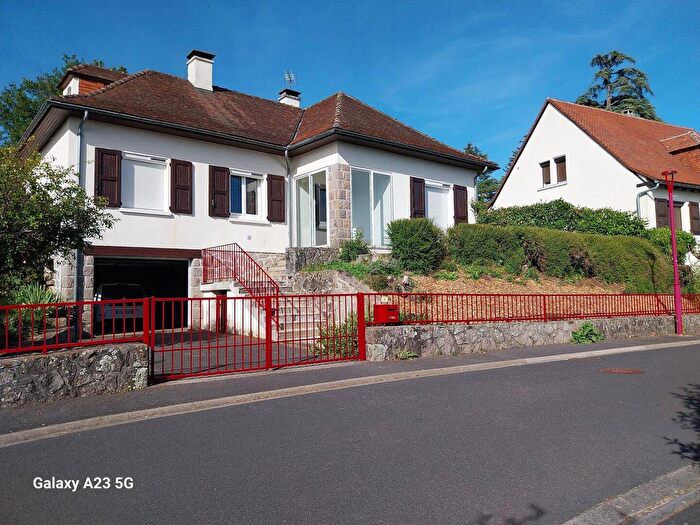 Maison 5 pièces à louer à Arpajon-sur-Cère