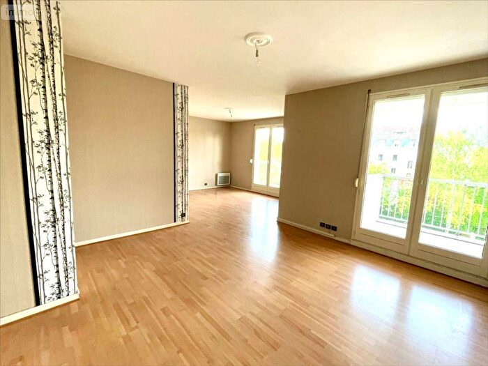 Appartement à louer - Chemin Vert-Europe, Reims - 3 pièces - 2 chambres