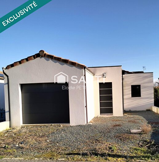 Maison à vendre - Fontenay-le-Comte, Les Moulins, La Gare - 6 pièces - 3 chambres