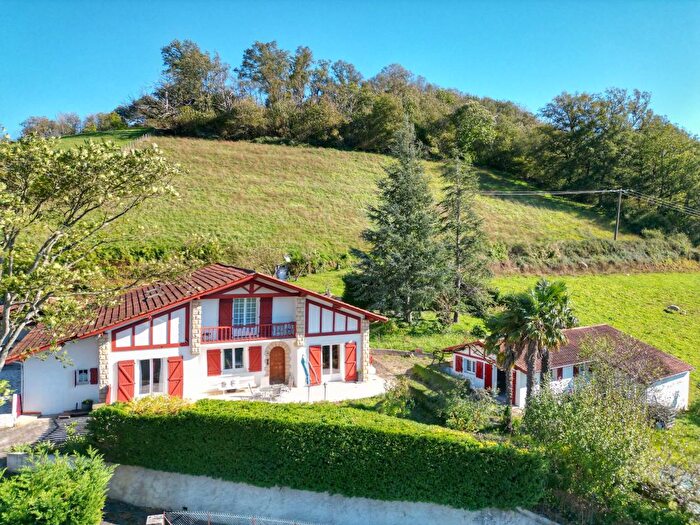 Maison à vendre - Jaxu - 9 pièces - 6 chambres