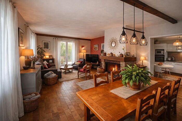 Maison à vendre - Moissac, Saint-Benoît - 5 pièces - 4 chambres