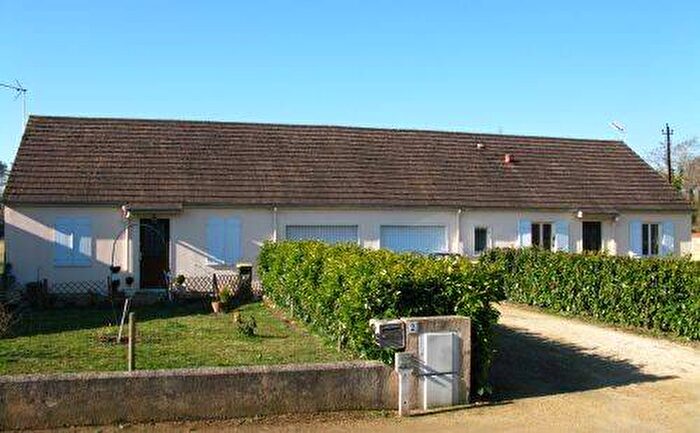 Maison à louer - Ainay-le-Vieil - 4 pièces - 3 chambres