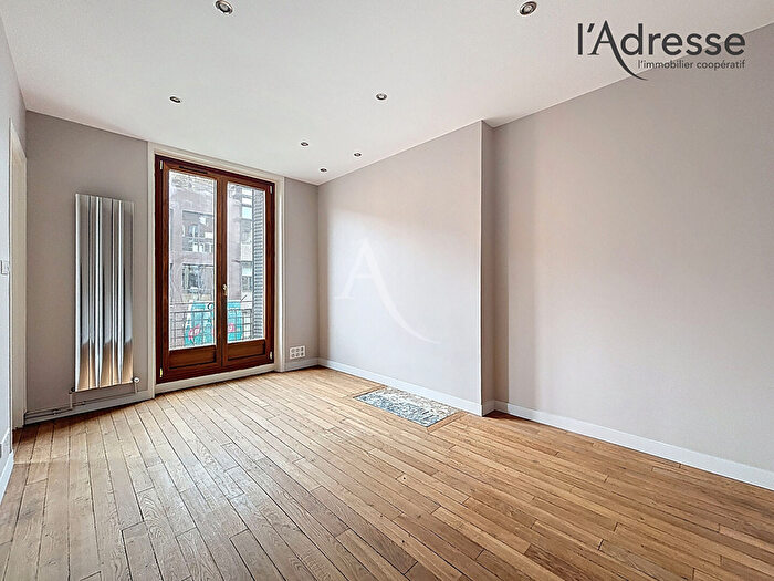 Suresnes, Carnot, Gambetta : Appartement 3 pièces à vendre
