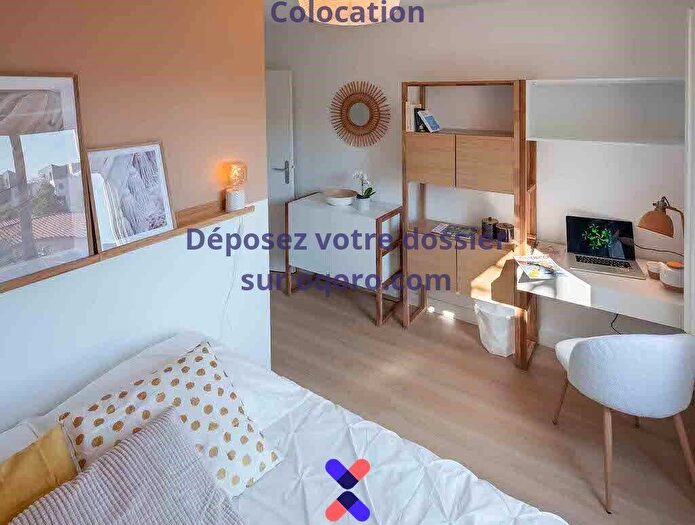 Appartement à louer - Claveliere-Malletiere, Oullins - 5 pièces - 4 chambres