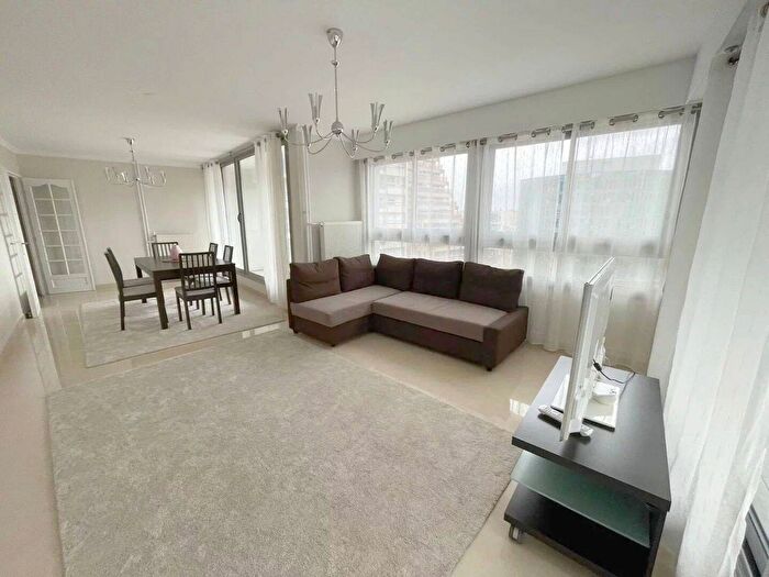 Appartement à louer - Gambetta, Courbevoie - 3 pièces - 2 chambres