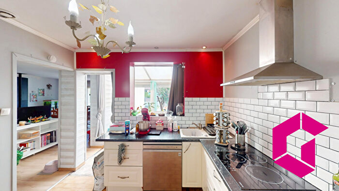 Maison à vendre - Le Chambon-Feugerolles - 5 pièces - 3 chambres