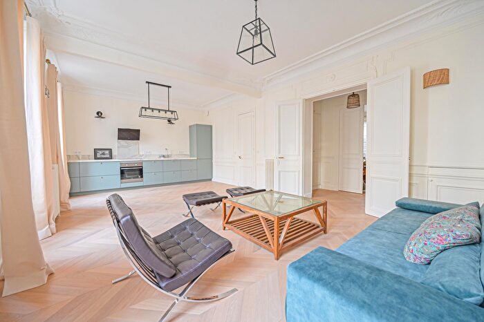 Appartement à louer - Paris e , Champ de Mars - 5 pièces - 3 chambres