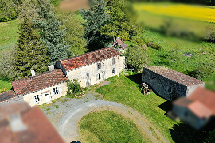 Maison à Le Douhet, à vendre