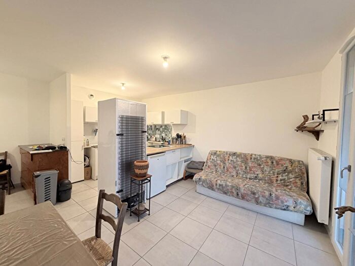 Appartement à louer - Lyon ème arrondissement - 3 pièces - 2 chambres