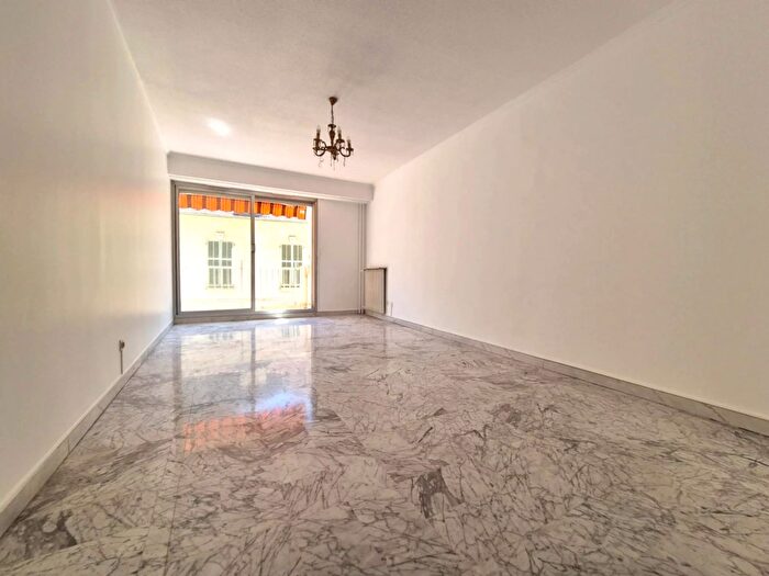 Appartement 3 pièces à Nice, Saint-Roch, à vendre