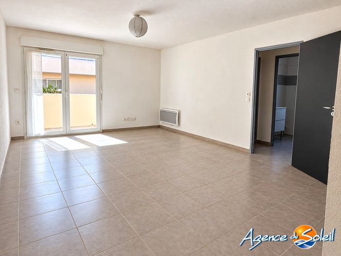 Saint-Cyprien, Village, Zone d'Activité : Appartement 3 pièces à vendre