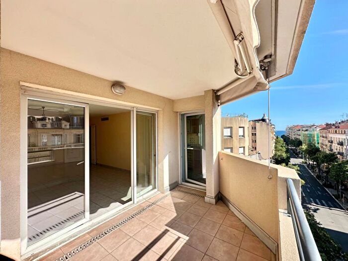 Appartement 3 pièces à vendre - Nice, Carré d'or