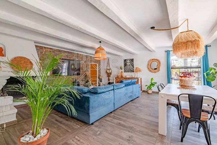 Maison à vendre - Saint-Raphaël, Veyssières - 9 pièces - 6 chambres