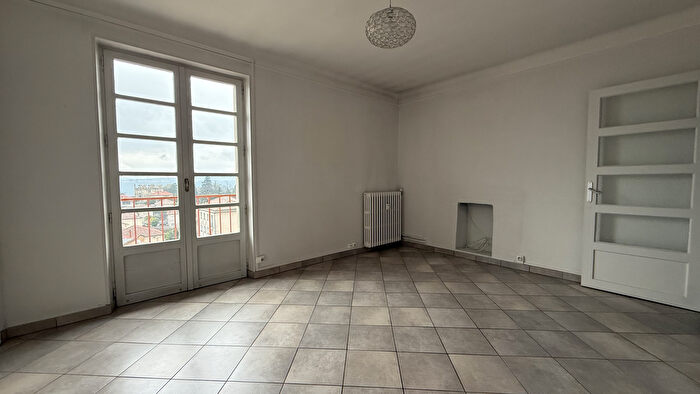 Appartement à louer - Aubenas, Centre-ville - 3 pièces - 2 chambres