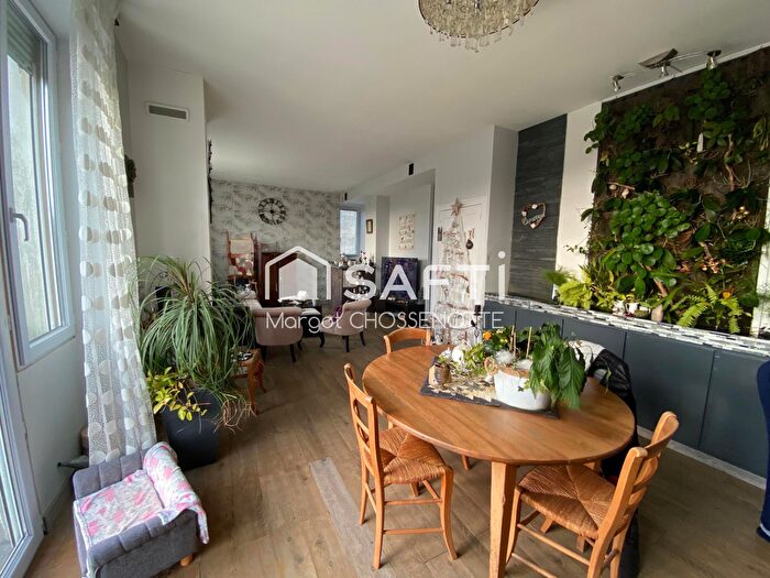 Maison à vendre - Saint-Jean-dAngély - 6 pièces - 5 chambres